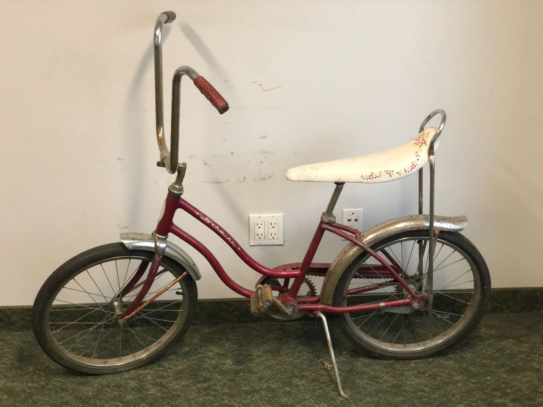 Vintage Schwinn banana seat bicycle - Circa 1960s-70s