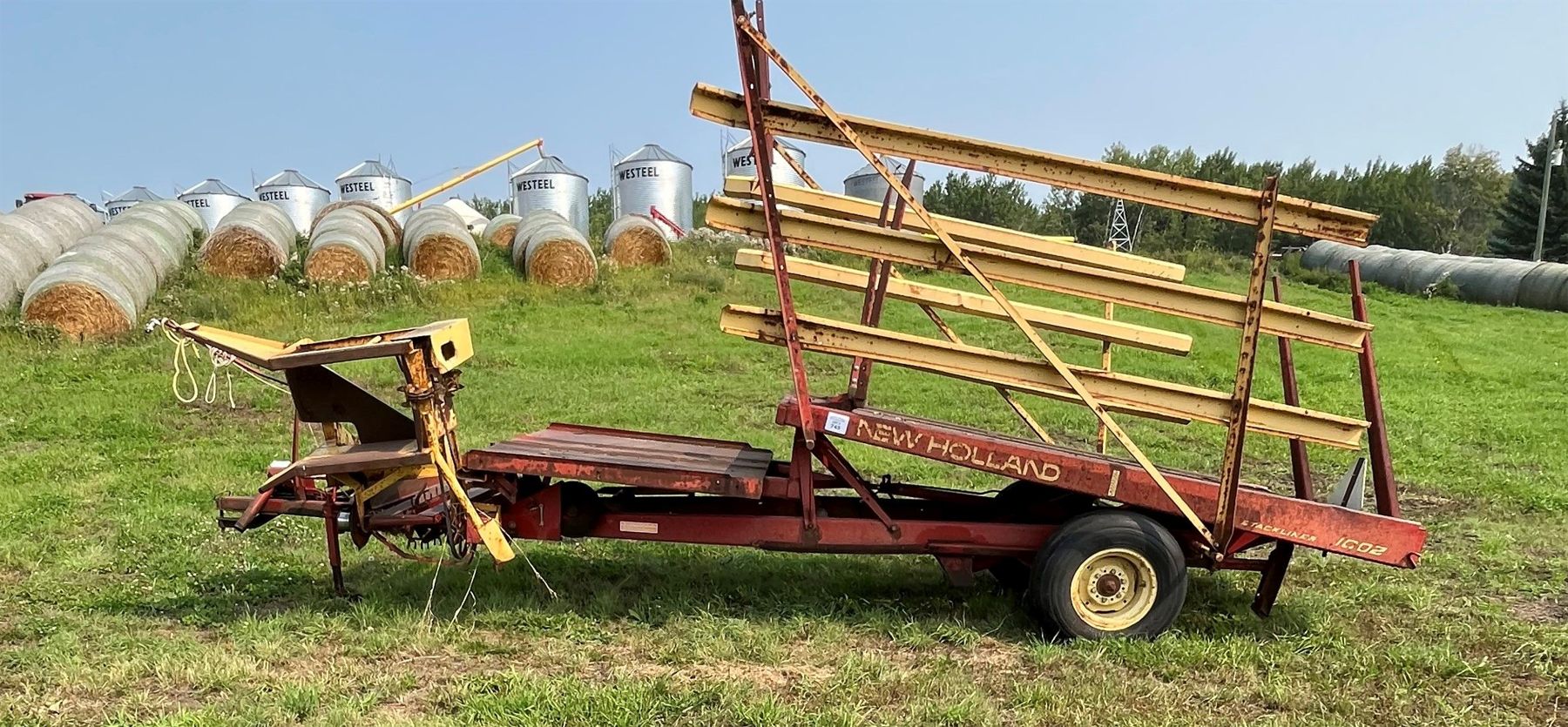 New Holland Bale Hauler, self loading, stack liner 1002. Square Bale ...