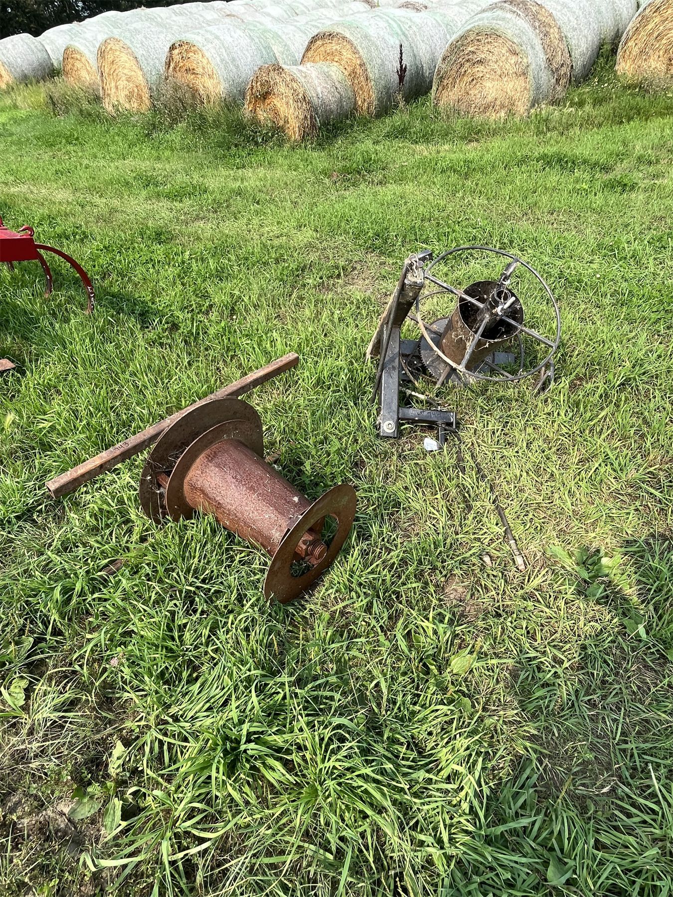 Easy roll wire roller & hydro roller 3pt hitch.