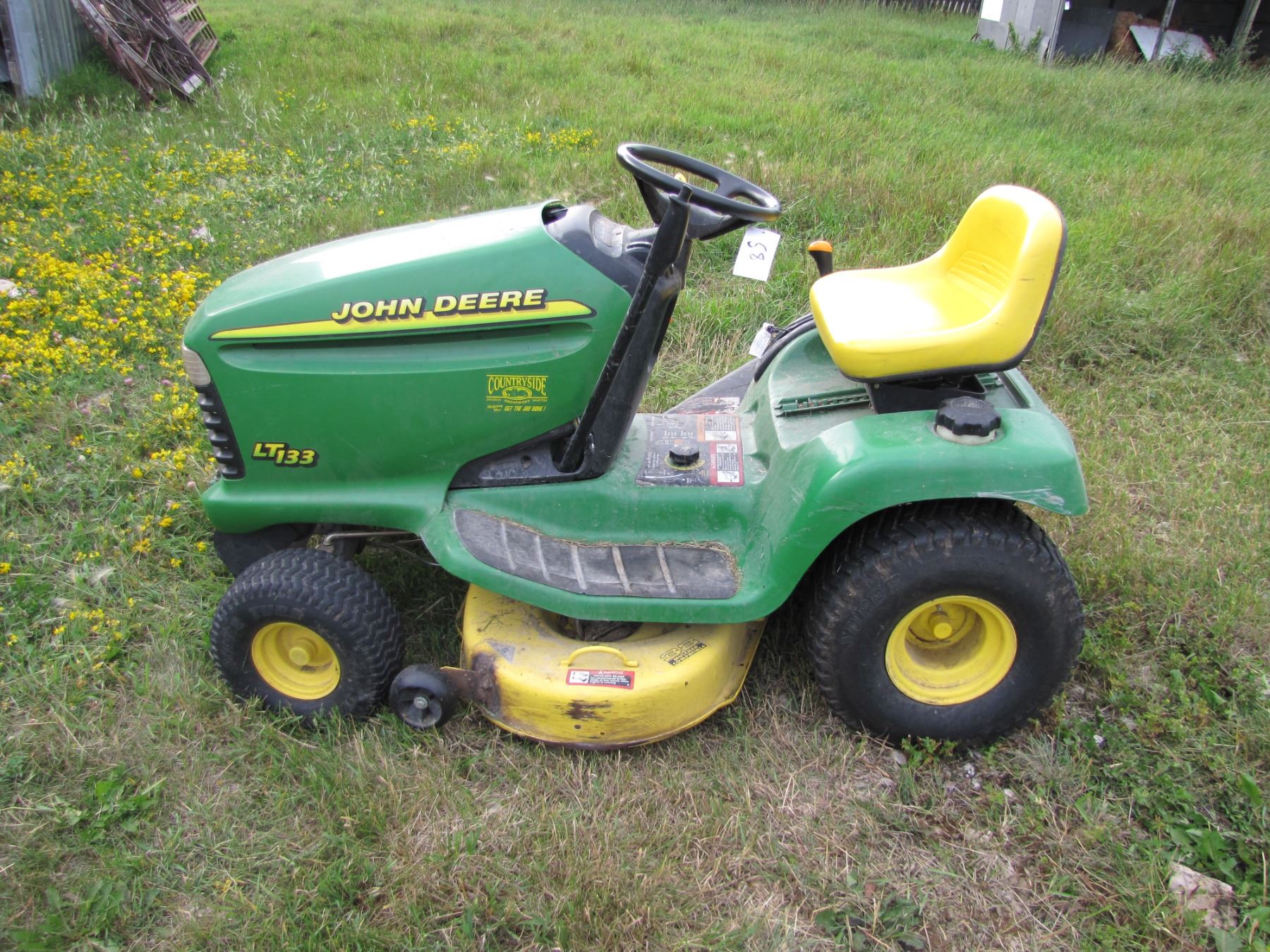 John Deere LT133 riding mower