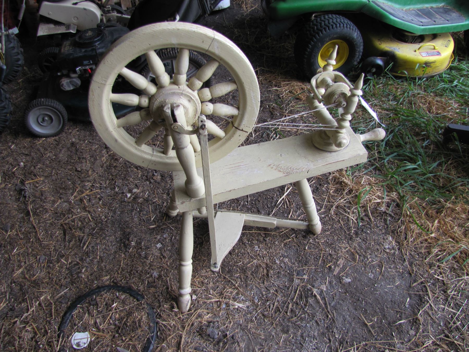 Yarn spinning wheel