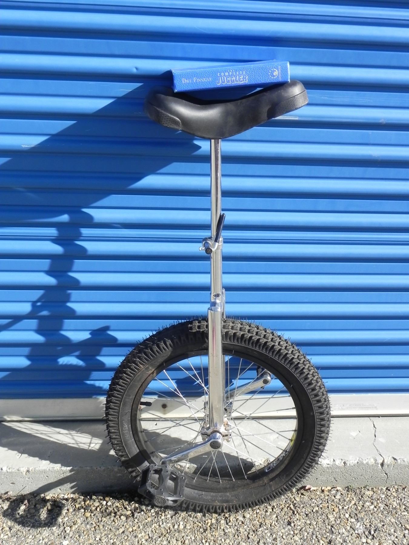 BRAND NEW UNICYCLE WITH ALEX DX32 RIM AND JUGGLERS BOOK