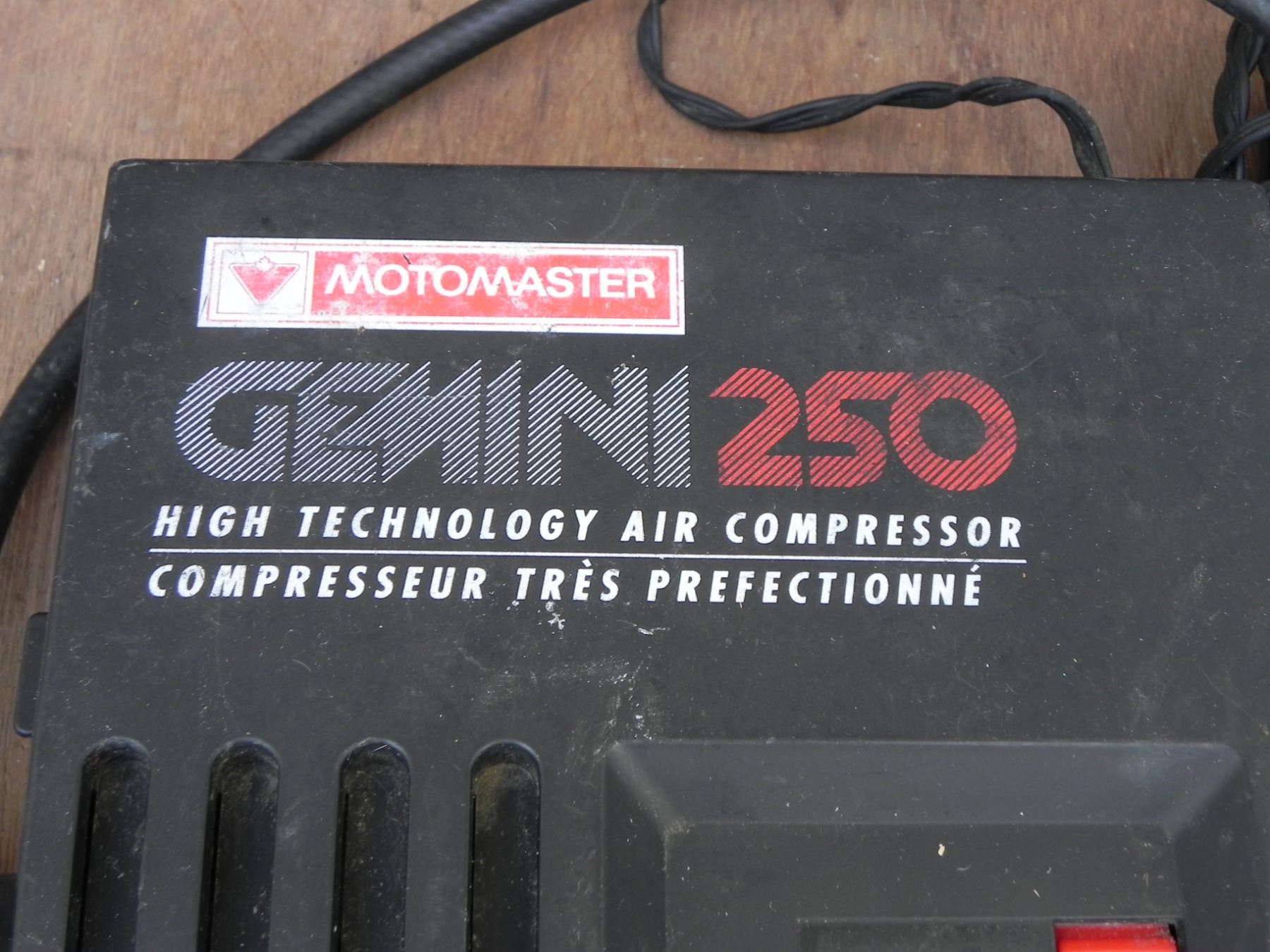 MOTOMASTER GEMINI 250 AIR COMPRESSOR