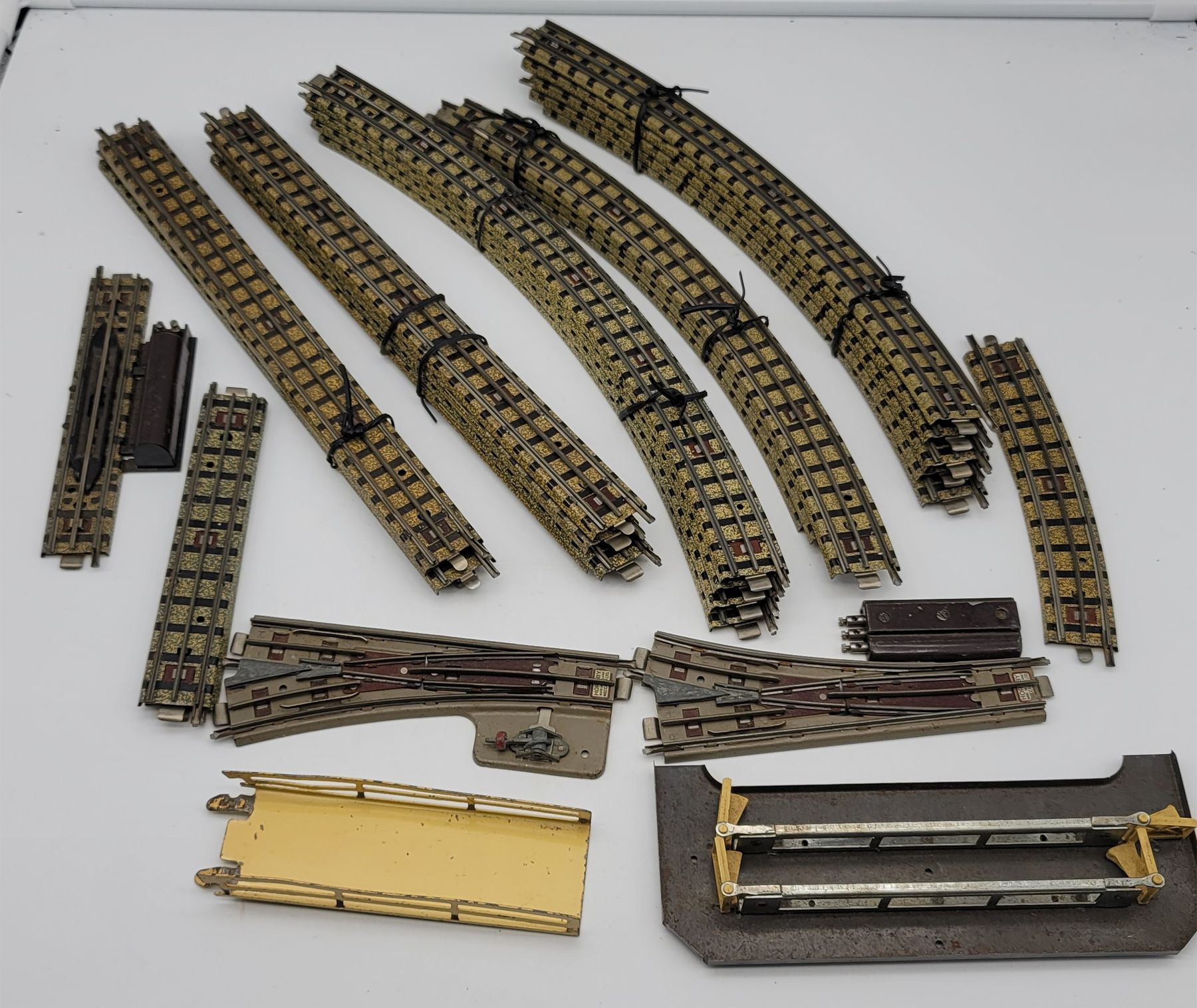 Hornby 3 Rail Track 13 Curved, 9 Straights 2 Spurs, 1 Uncoupling Rail ...