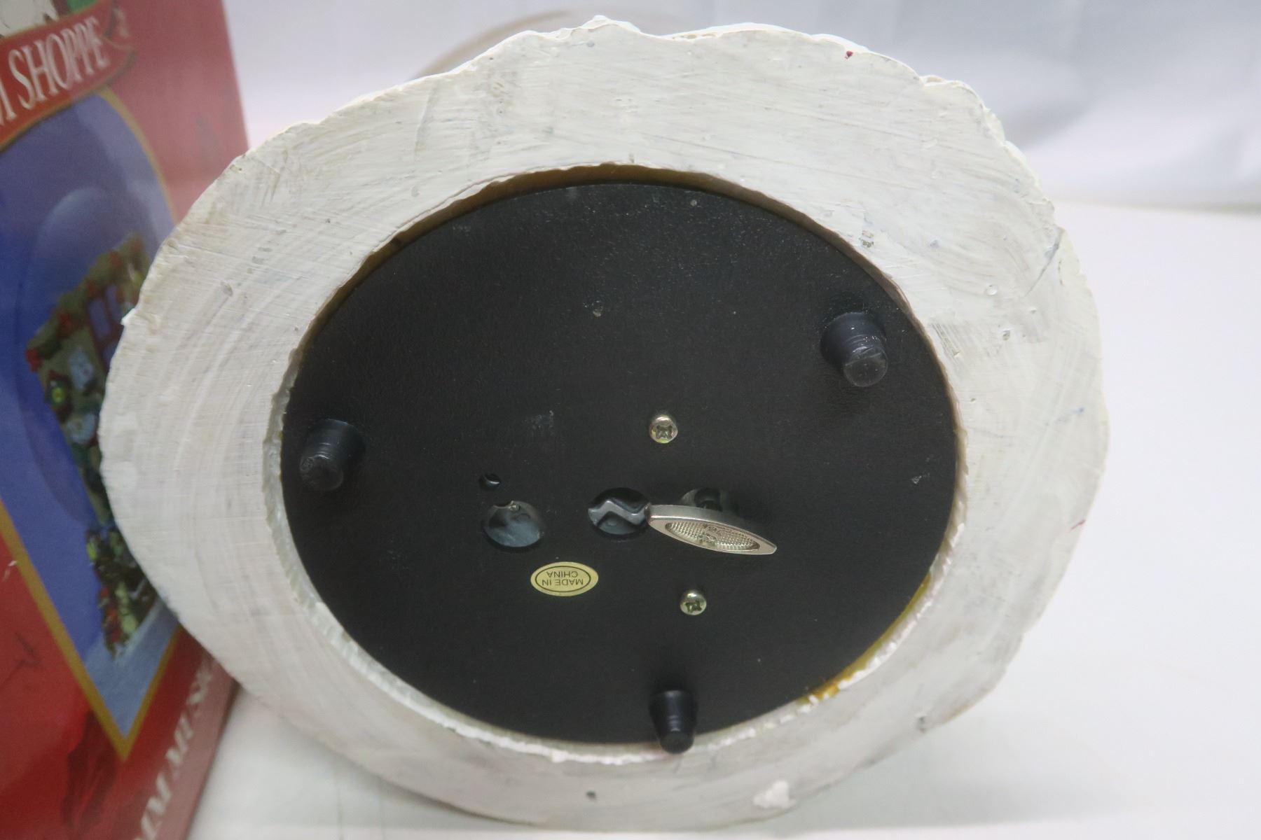 Wind-up musical Christmas Globe