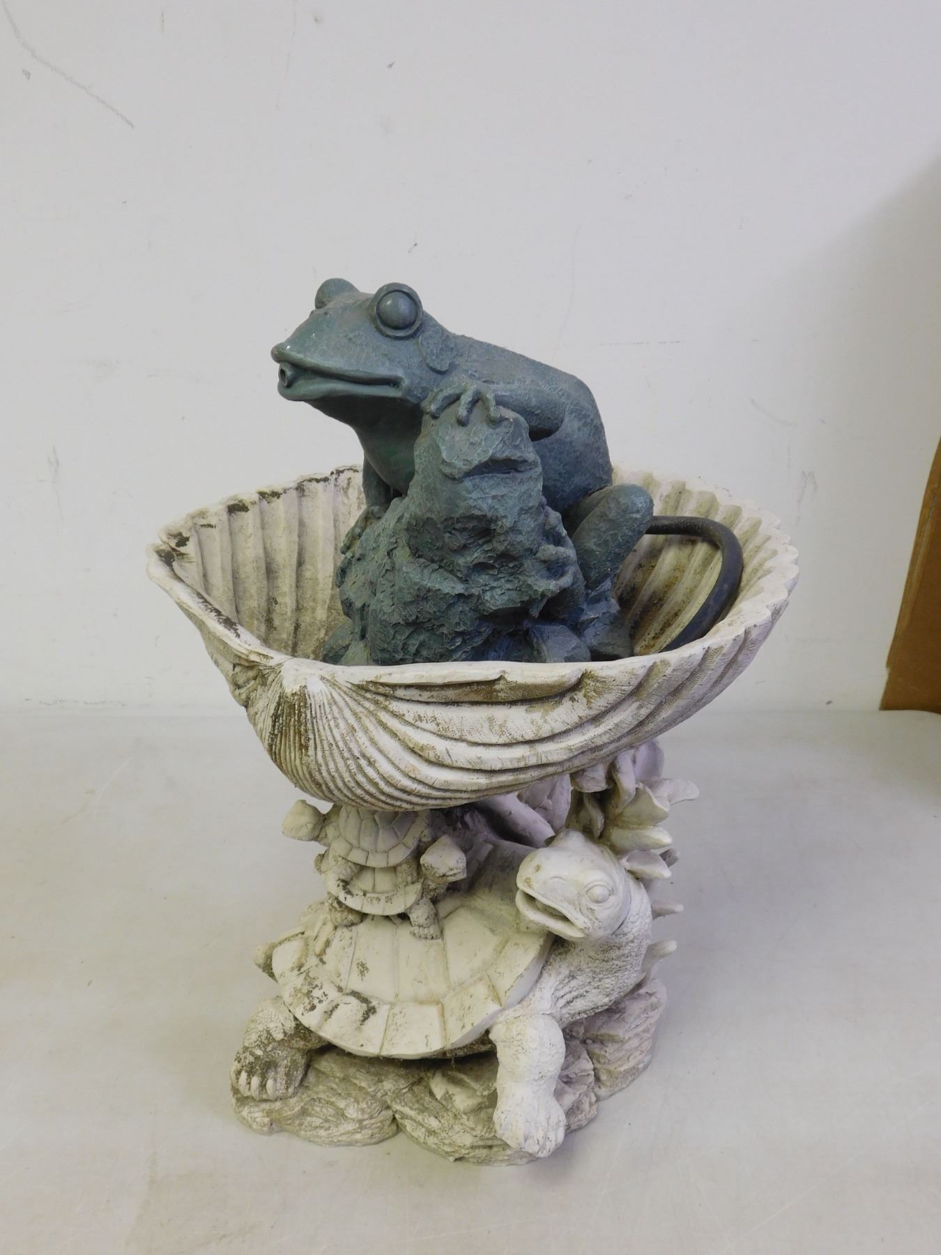 Resin Frog and Turtle Bird Bath Outdoor Decor Lawn Garden Statue