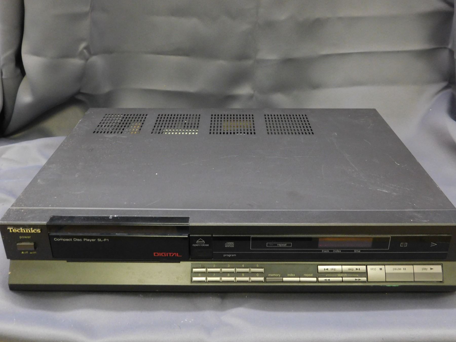 Technics Compact Disk Player SL-P1