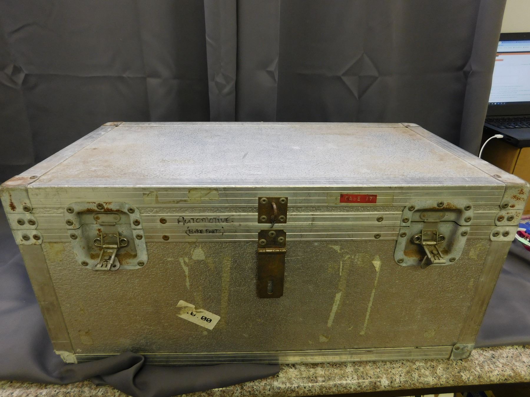 Road Case Aluminum 28" x 15" x 13"