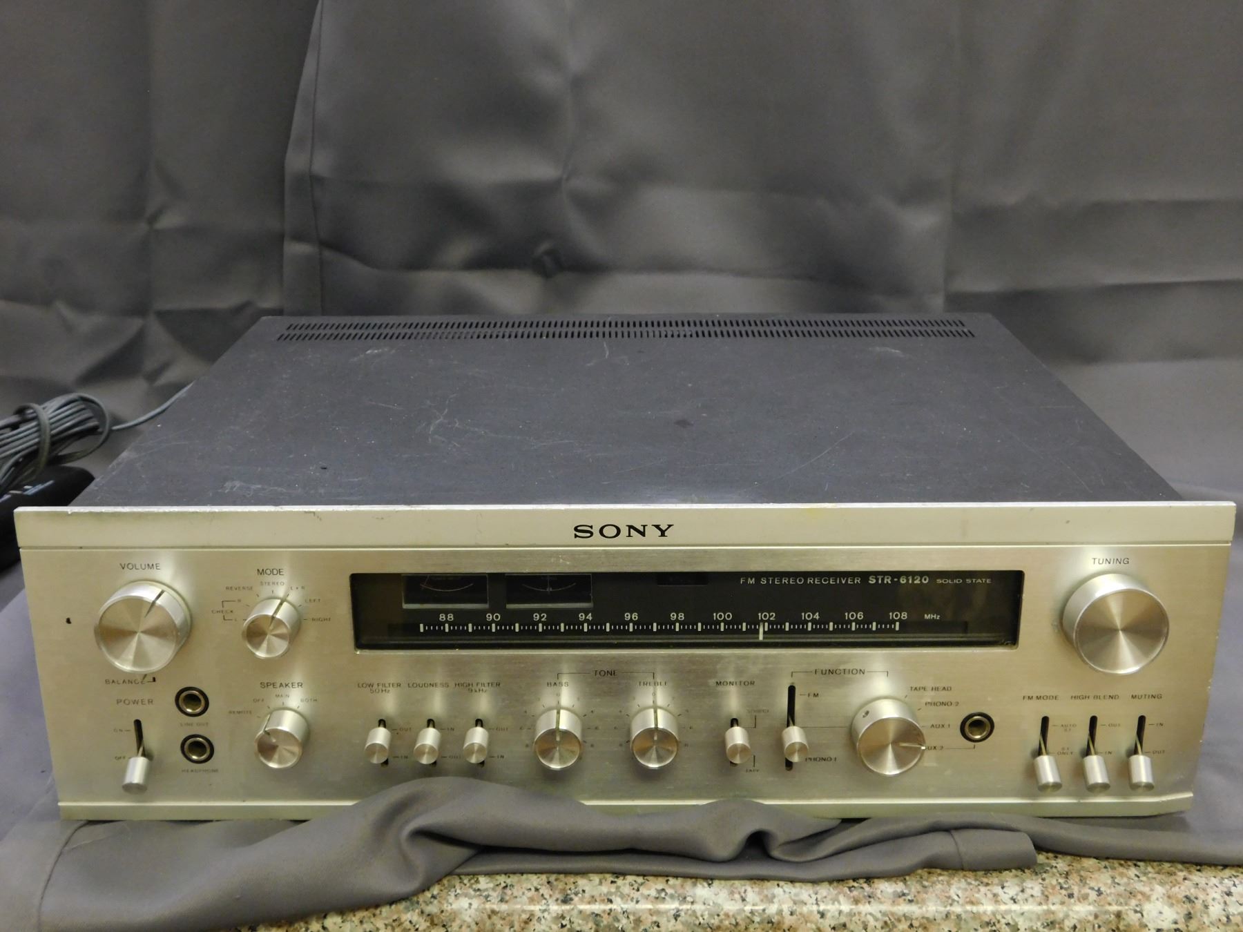 SONY STR-6120 AM FM Stereo Receiver *works*