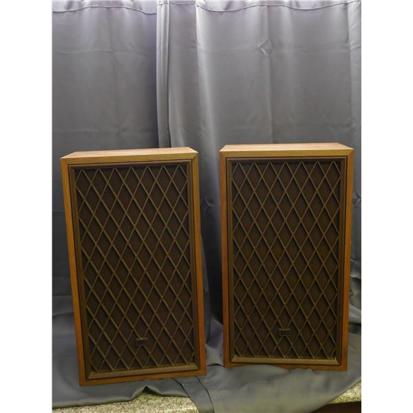 RS Radio Shack Nova-8B Floor Speakers Wooden Design Made in Japan