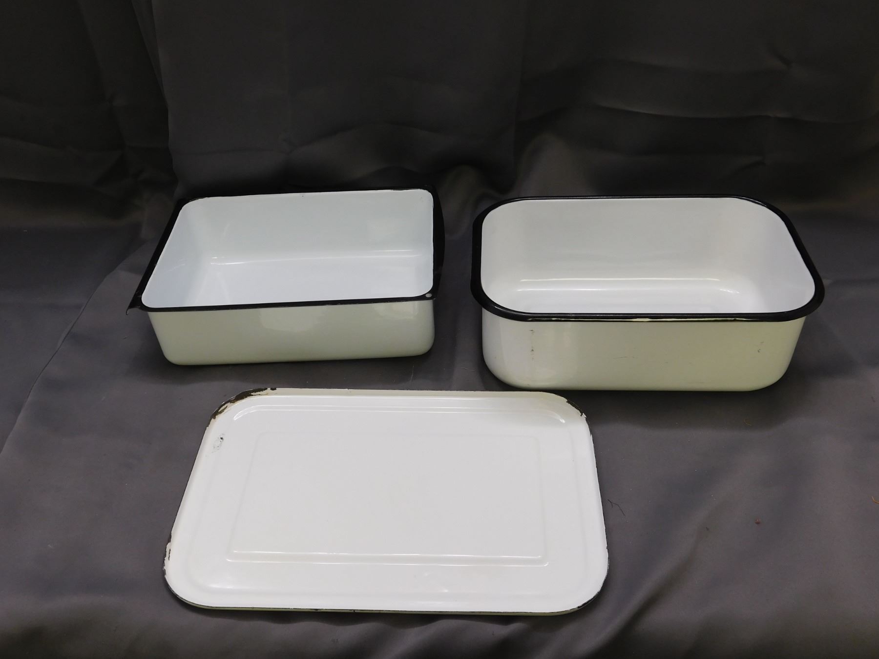 Pair of Enamelware Baking Dish / Pans 12" x 8.5" and 13" x 8" and Lid ...