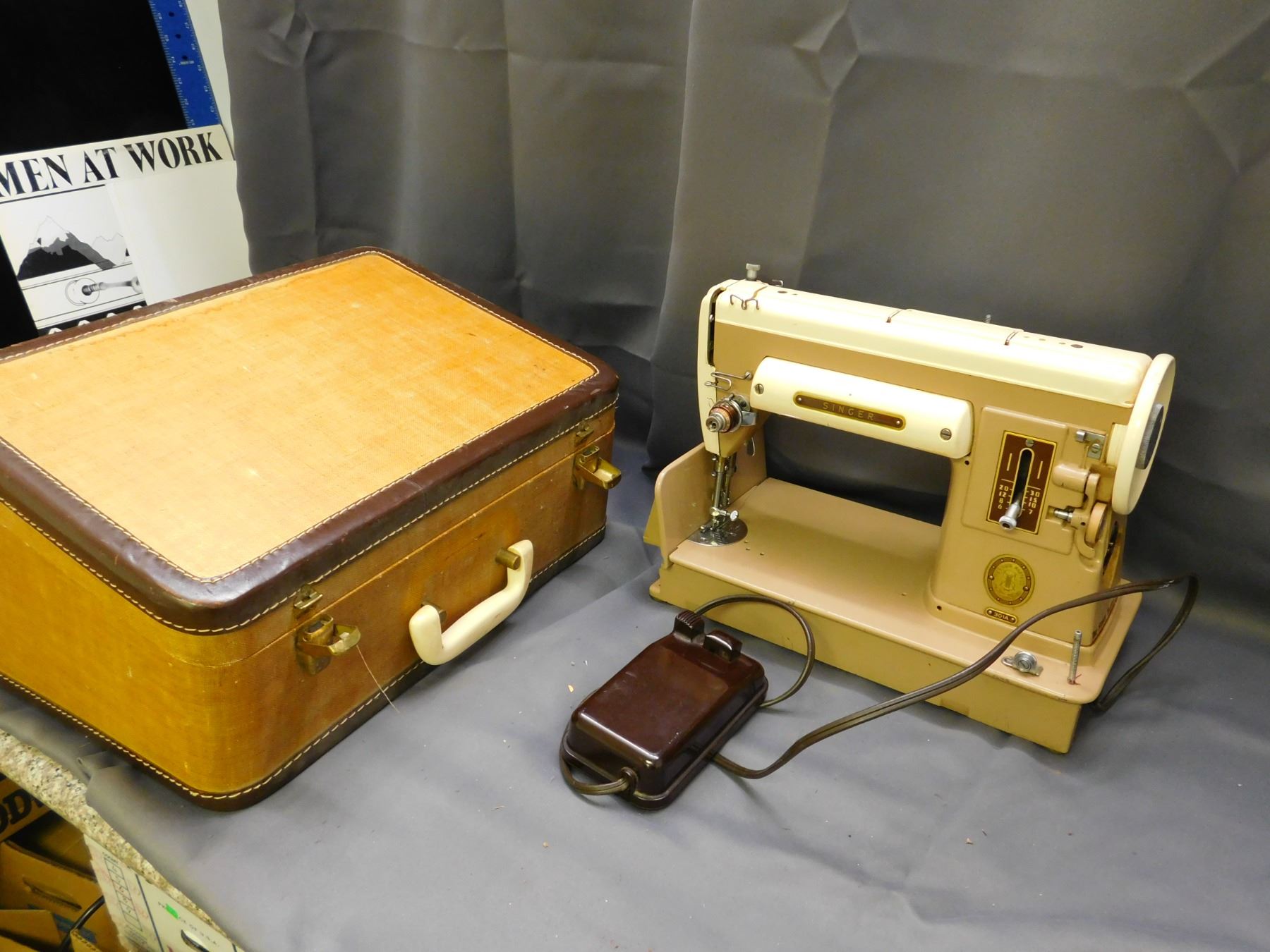 Singer 301A Sewing Machine With Carry Case, Foot Pedal