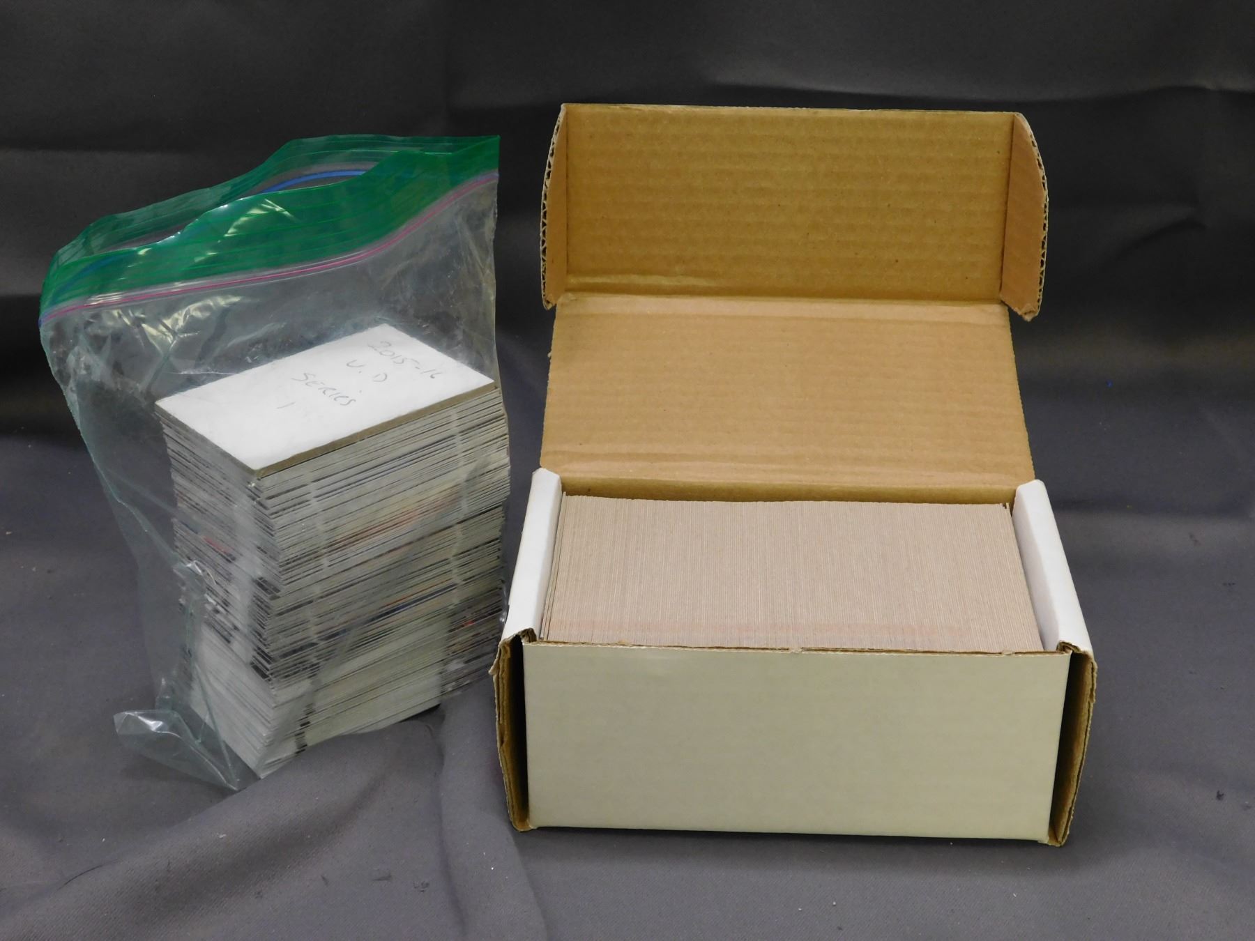 Lot of 2 Hockey Cards 2015-16 Upper Deck 200 Card Set, 2000-01 Topps ...