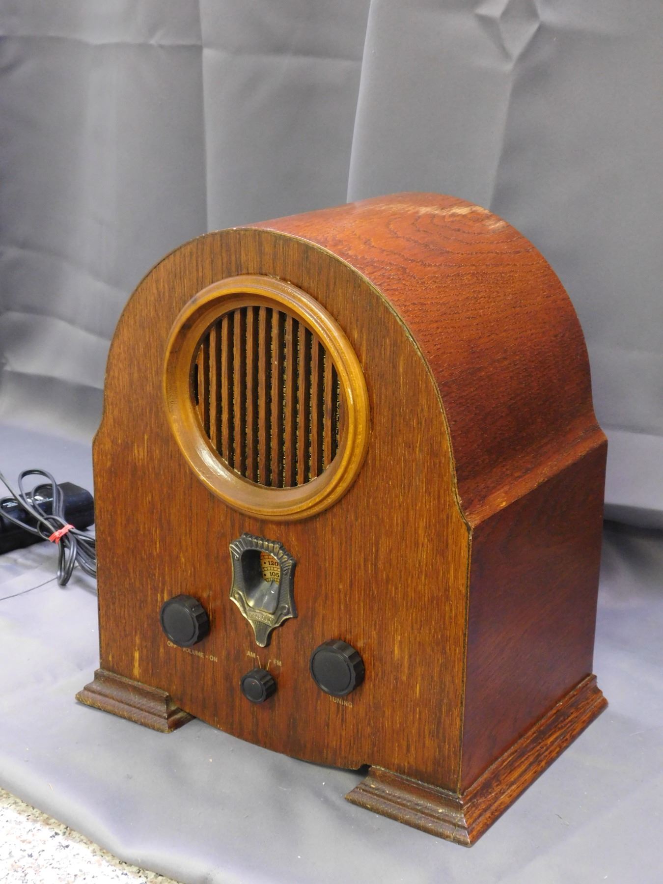 Pro Sonic Model PQR-135 Vintage Style Tombstone Radio *works*