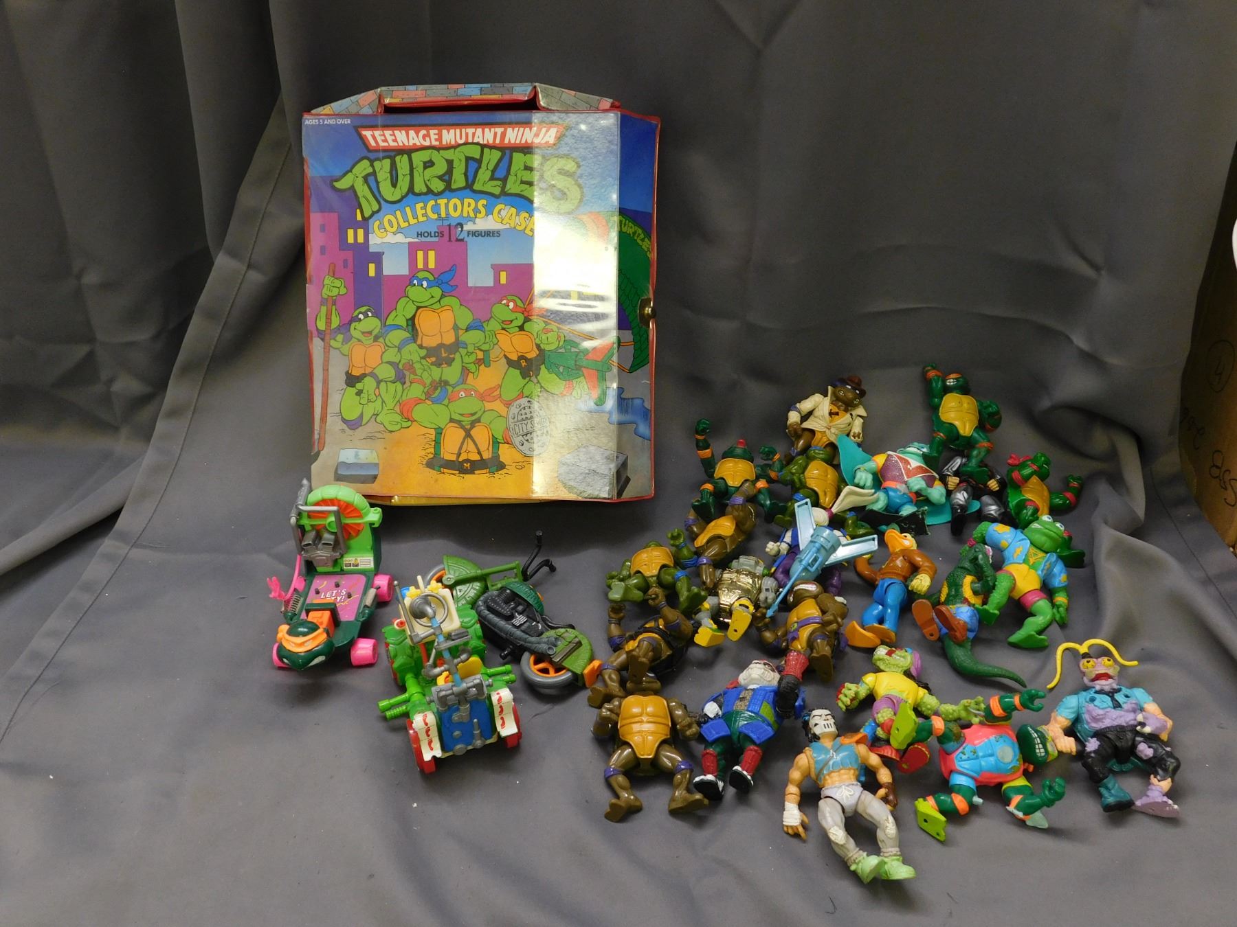 Lot of 21 Vintage TMNT Teenage Mutant Ninja Turtles Action Figures and ...