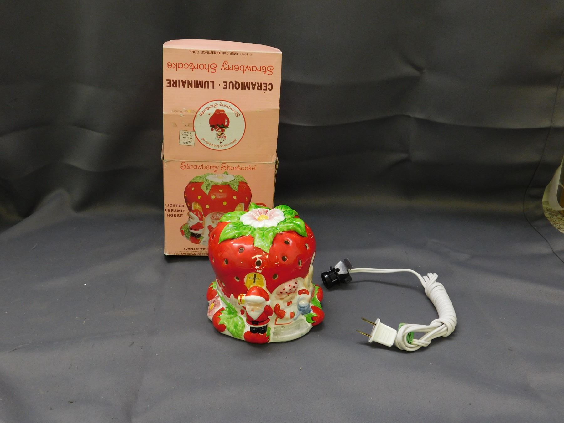 Strawberry Shortcake Lighted Ceramic House Lamp Night Light Christmas 1980