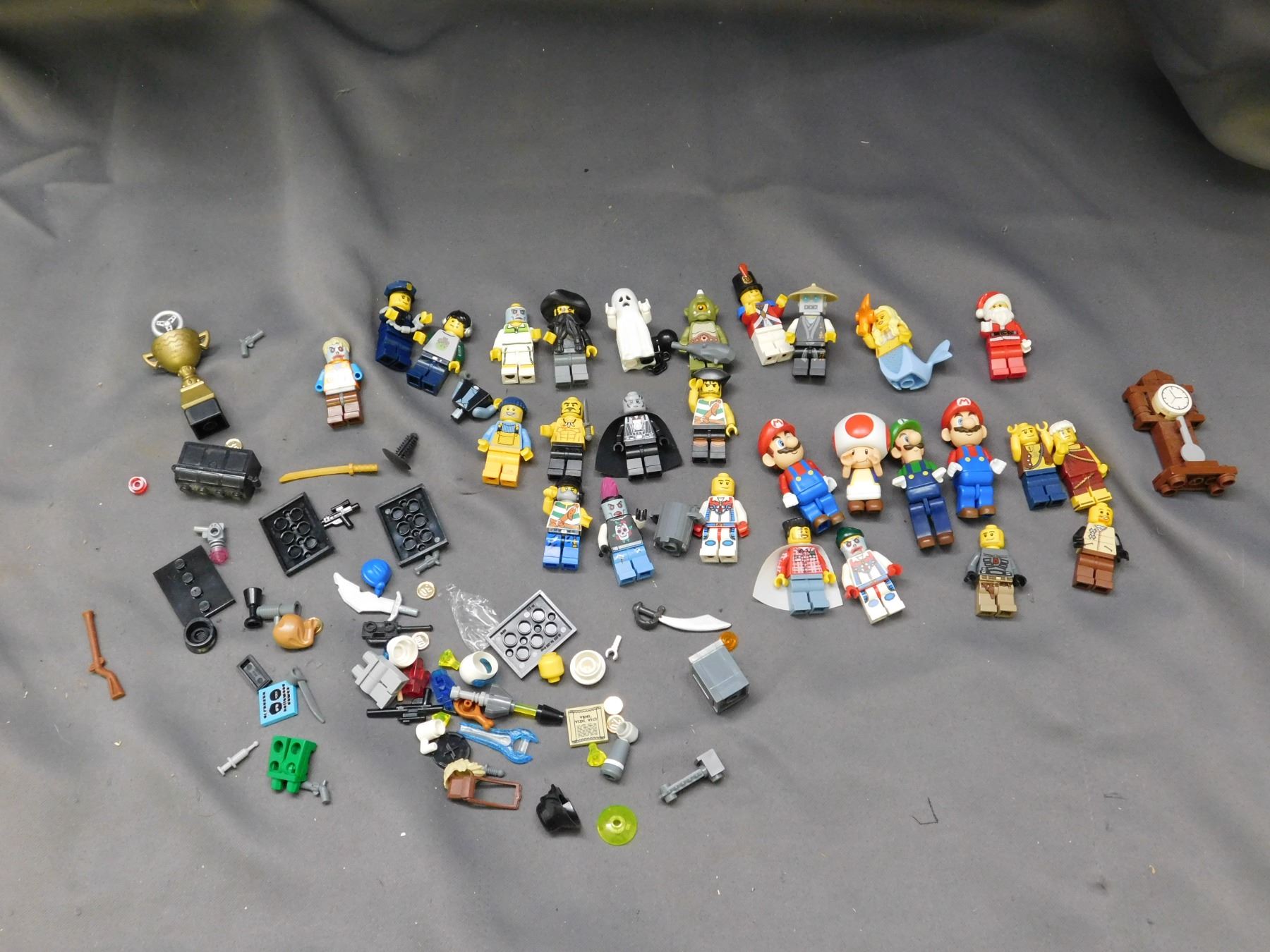 Lot of LEGO Minifigures and Accessories, Mario K'nex