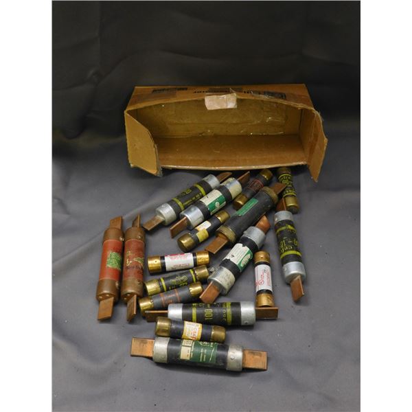 Lot of 17 Vintage Fuses Various Amps