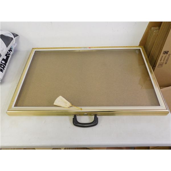 Allstate MFG Co Locking Glass Tabletop Display Case with Keys