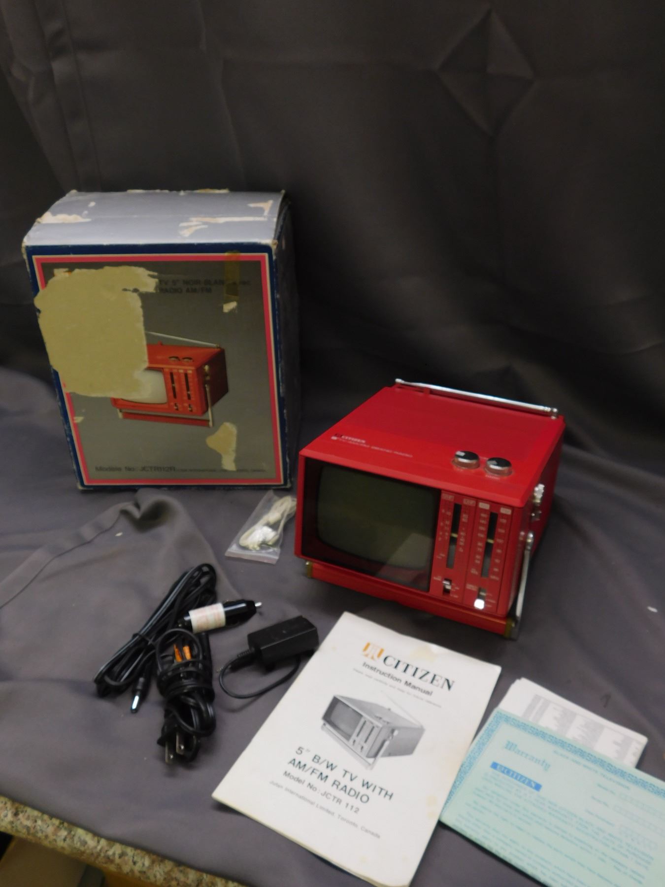 JiL Citizen Red Portable TV 5" B&W with AM FM Radio Model No JCTR112