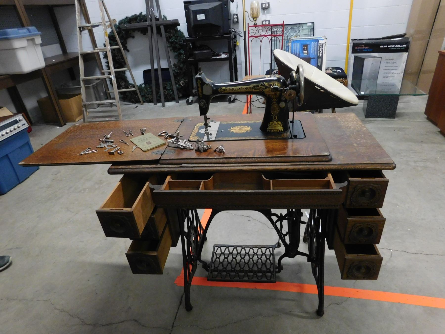 Antique Treadle Sewing Machine Table Singer June 1915 #127