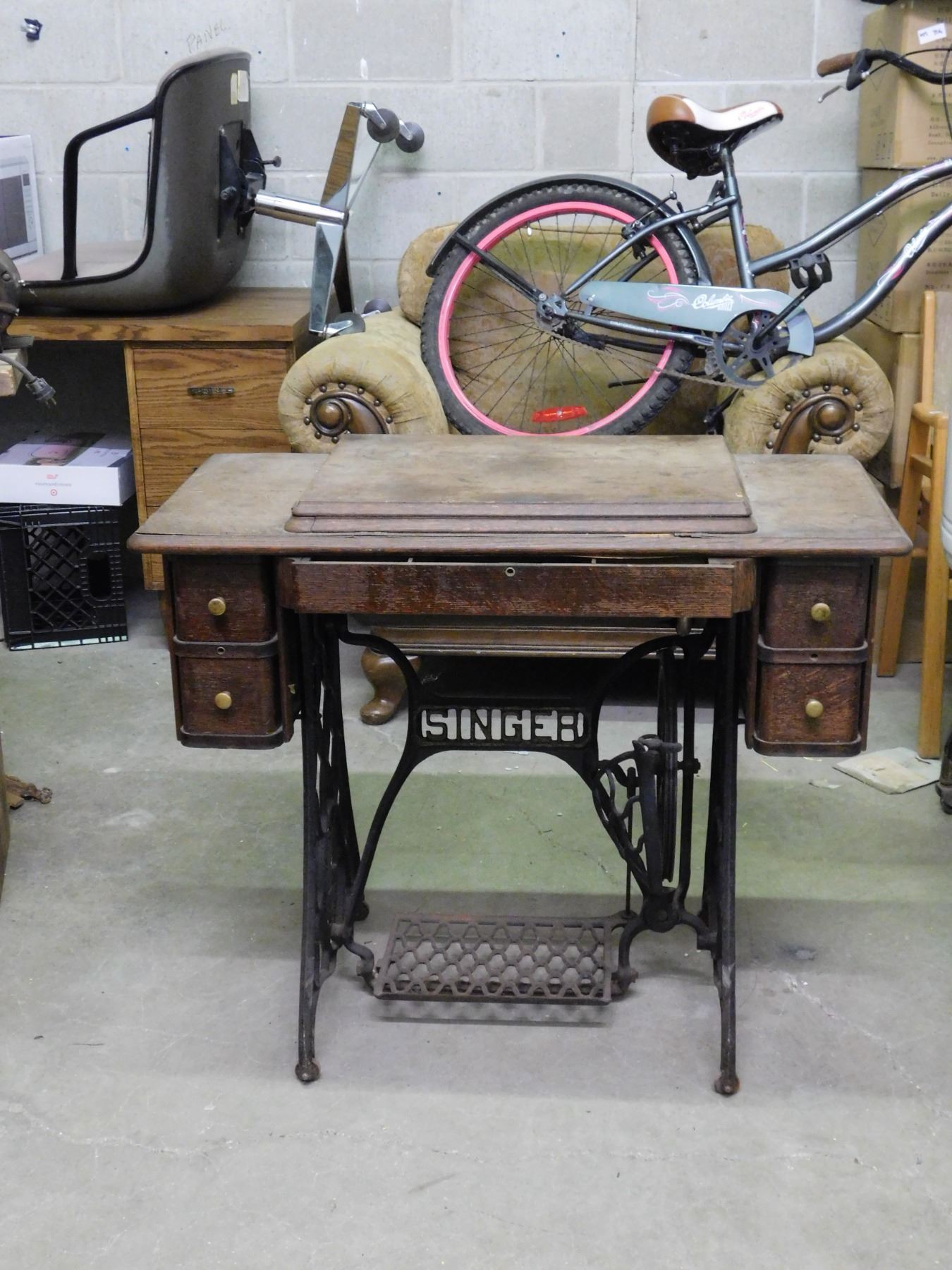 Antique Singer Sewing Machine Fold Out Table Model D 820635
