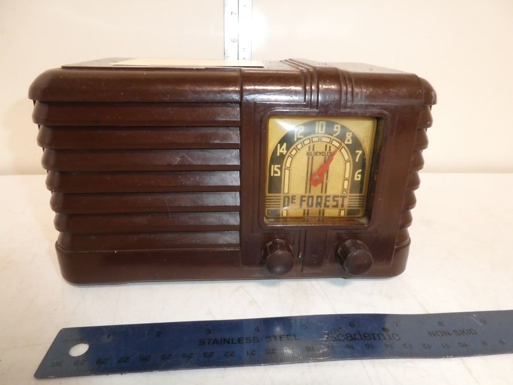Antique DeForest Bakelite Radio