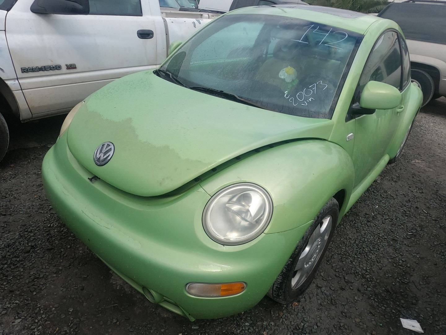 VW NEW BEETLE 2000 T-DONATION