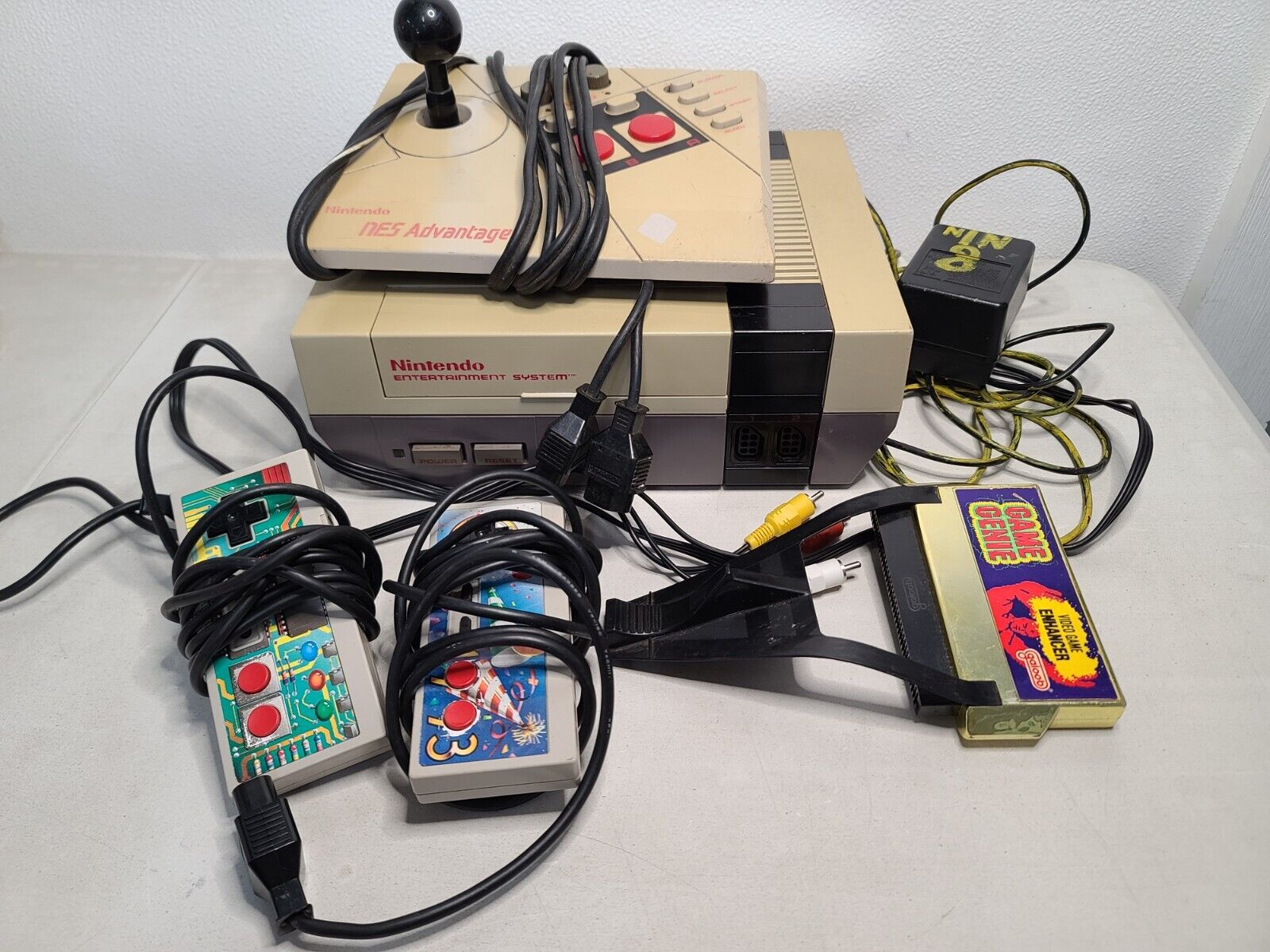 Nintendo NES001 Game System Console With Cords, Controllers & Game ...