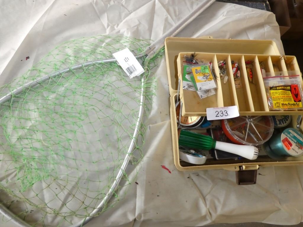 plastic tackle box w/ contents & fishing net