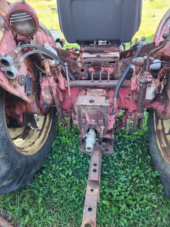 David Brown 880 with pto draw bar hydraulic