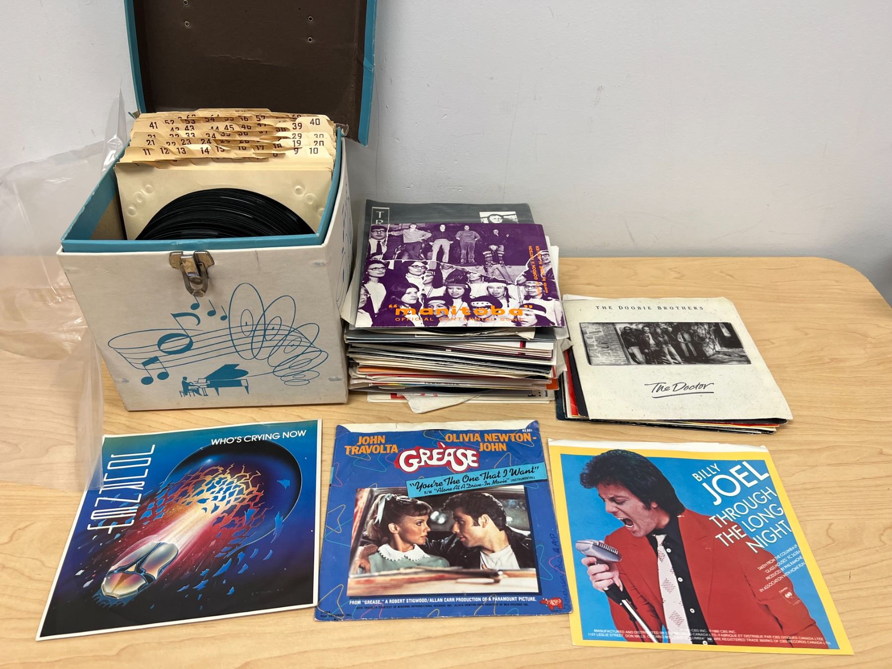 100+ Vintage 45s Good Mix 60s-80s - see photos for some Artists / Titles