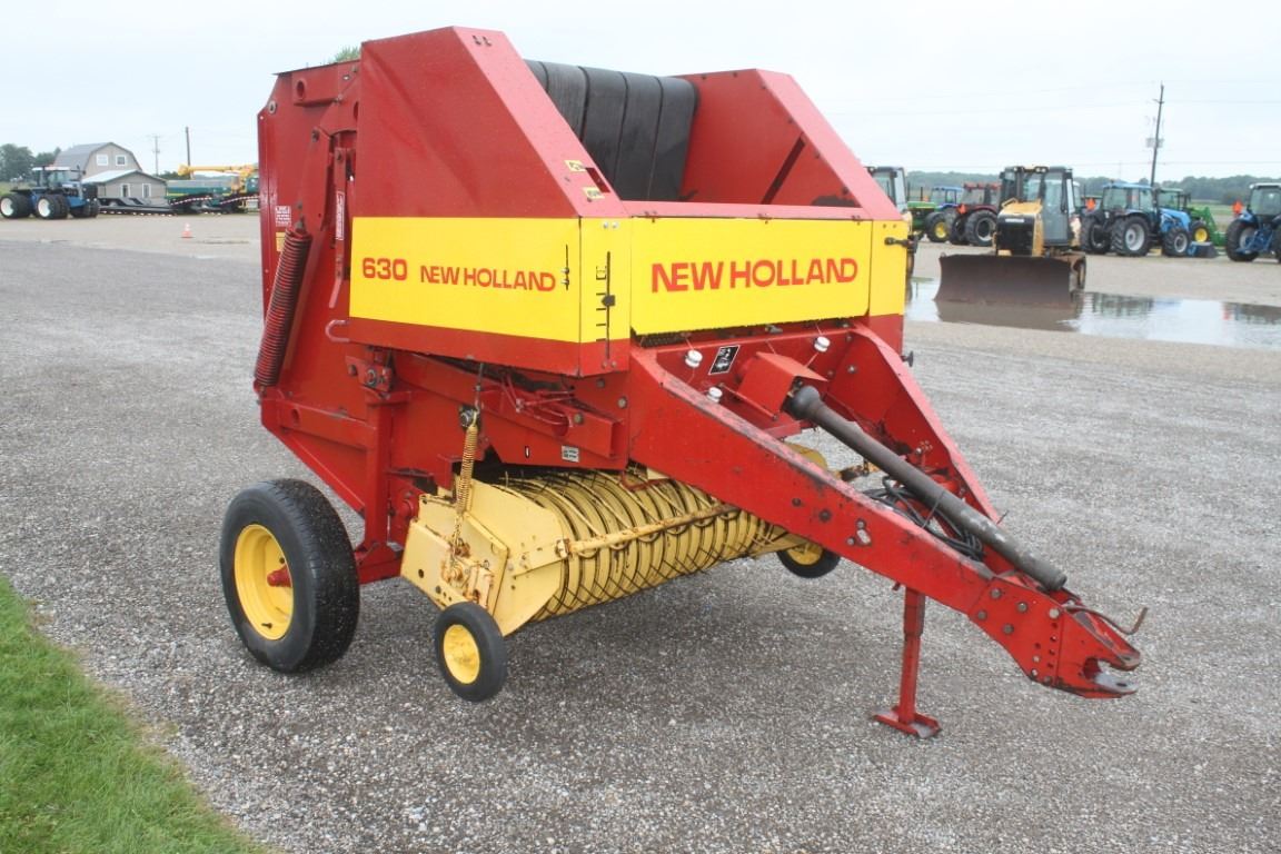 New Holland 630 4x4 round baler, electric tie