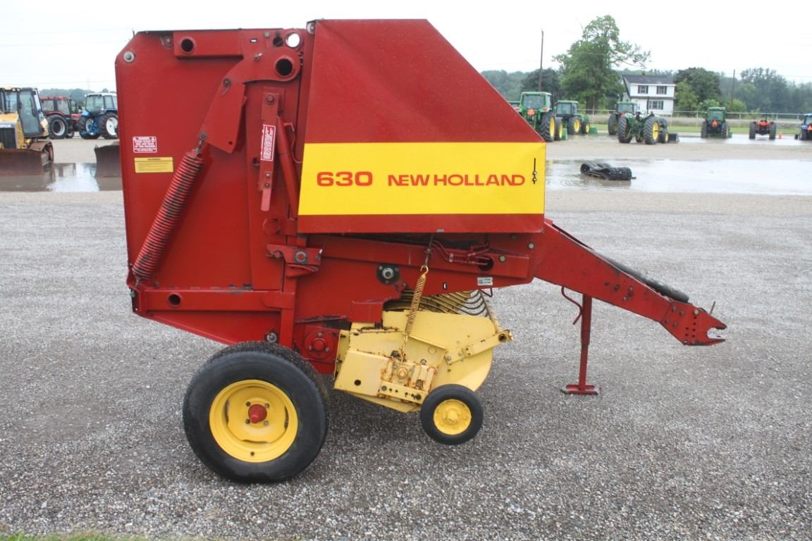 New Holland 630 4x4 round baler, electric tie
