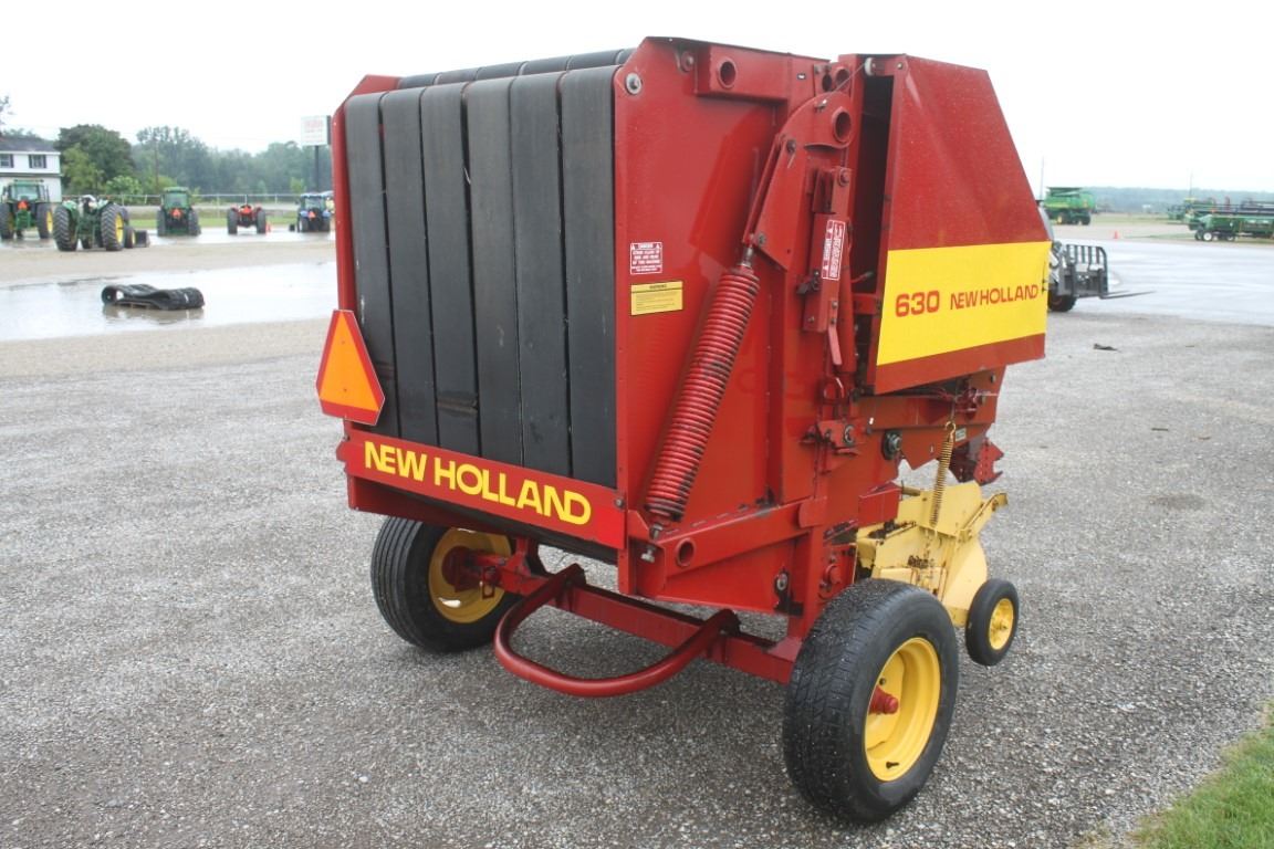 New Holland 630 4x4 round baler, electric tie