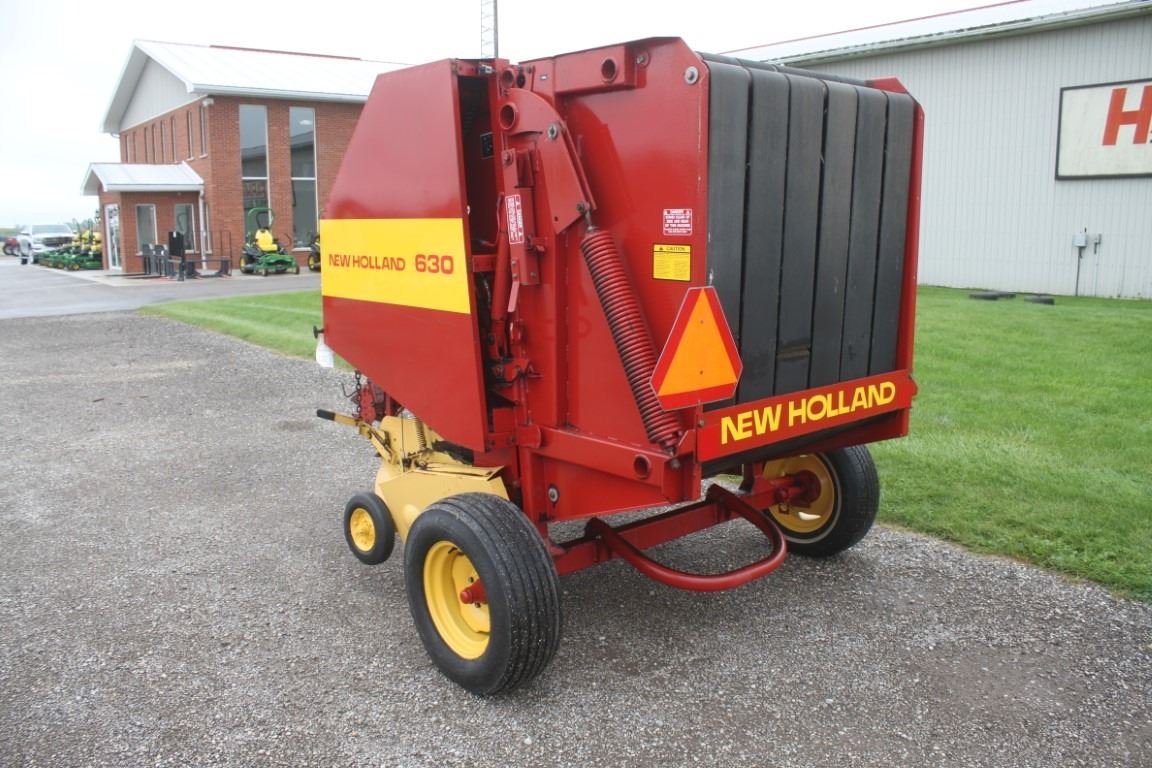 New Holland 630 4x4 round baler, electric tie