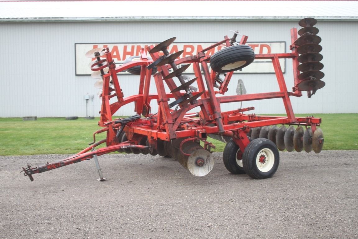 MF 820 18' hydraulic folding disc, rock flex