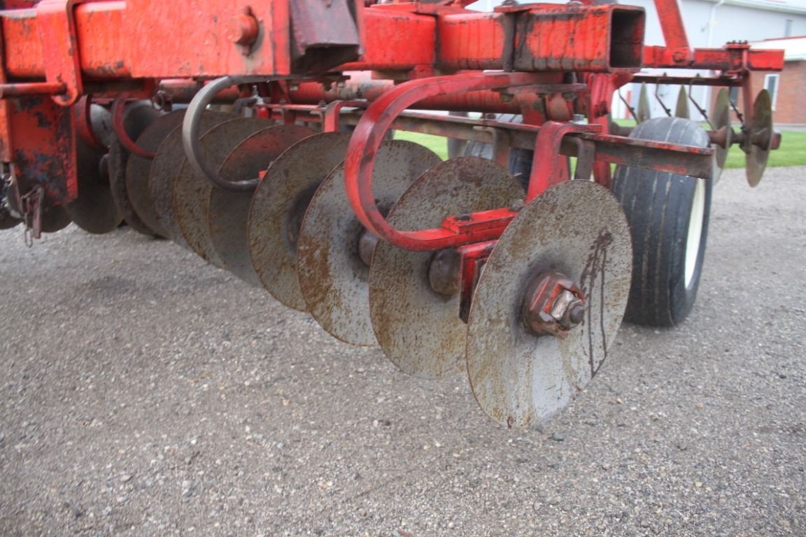 MF 820 18' hydraulic folding disc, rock flex