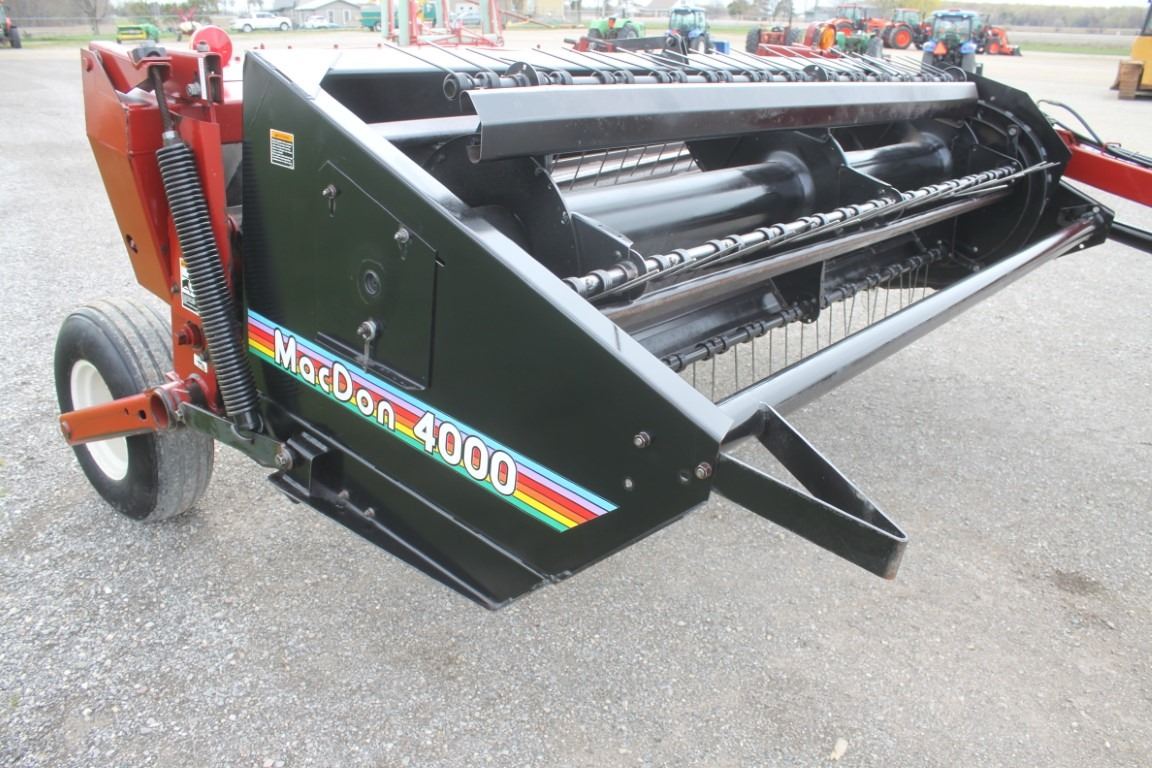 Mac Don 4000 9' haybine, steel conditioning rolls