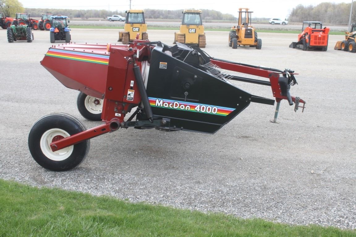 Mac Don 4000 9' haybine, steel conditioning rolls