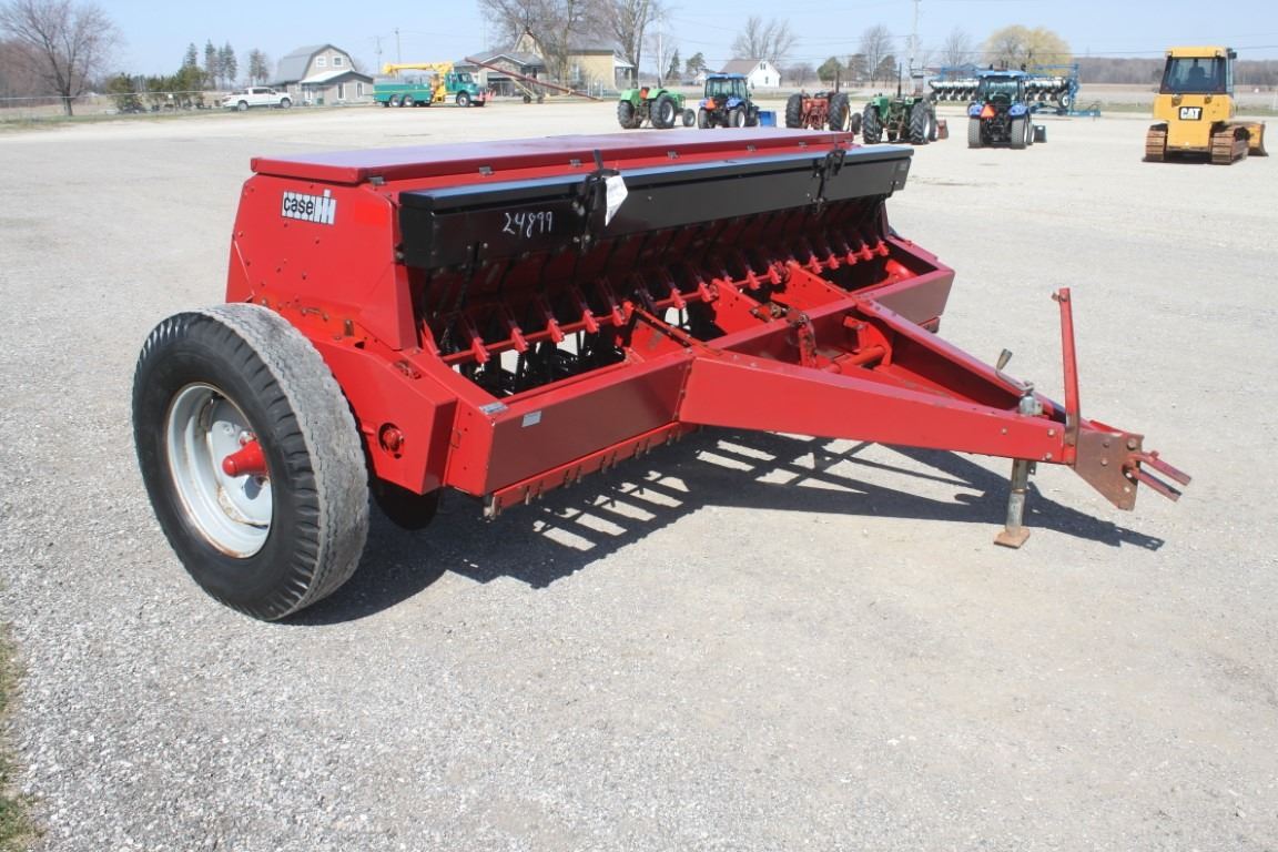 Case/Int 5100 18 run seed drill, double disc, grass seed