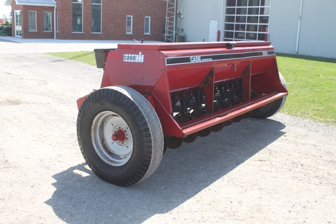 Case/Int 5100 18 run seed drill, double disc, grass seed