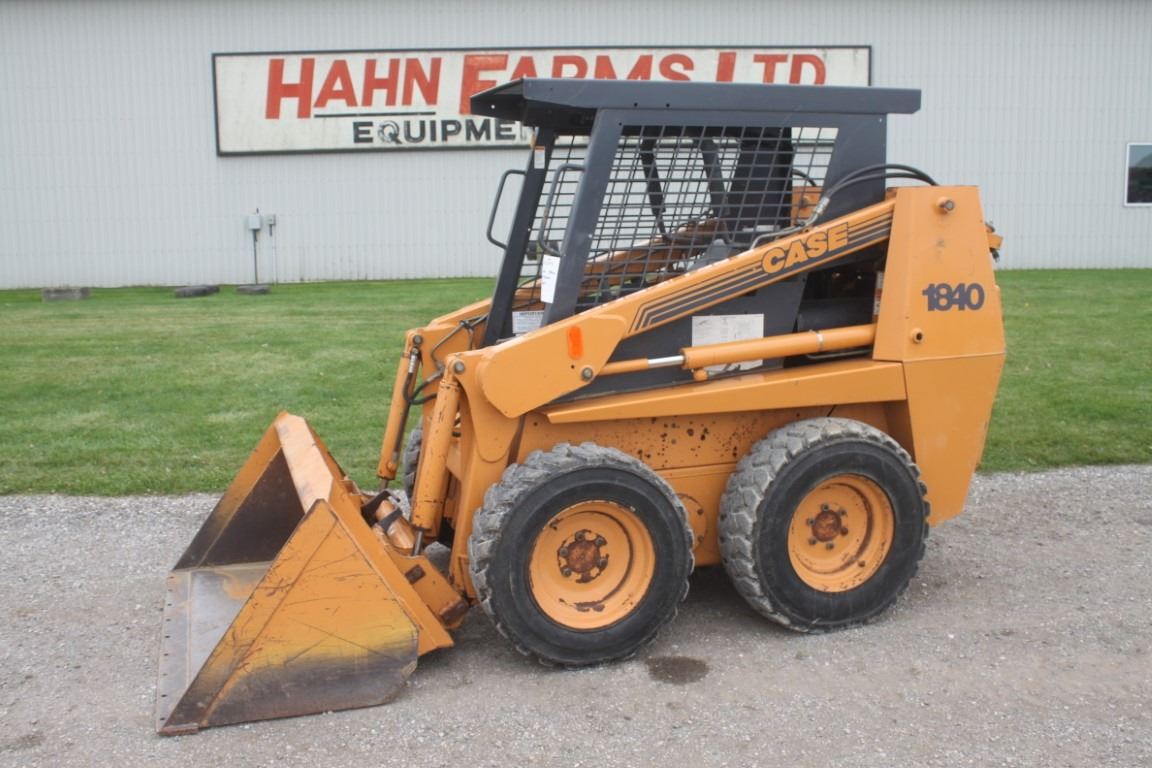 2000 Case 1840 skidsteer, rops, hand controls, aux hydraulics, 6' bucket, 2329 hours