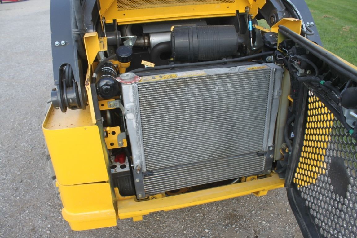 New Holland L218 skidsteer, rops, 2 Speed, aux hyd, 12-16.5, 72" bucket ...