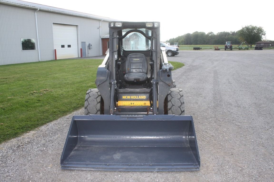 New Holland L218 skidsteer, rops, 2 Speed, aux hyd, 12-16.5, 72" bucket ...