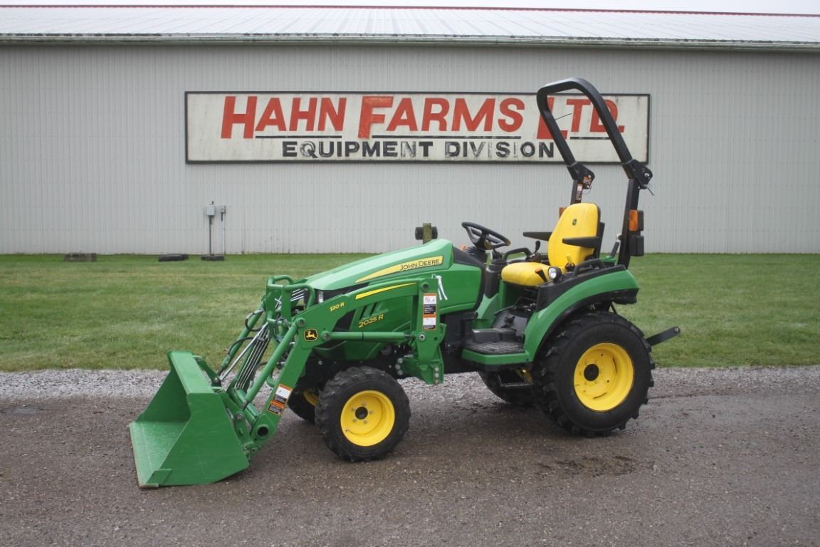 2022 JD 2025R 4wd compact tractor, 120R loader, R-4 tires, Hydro ...