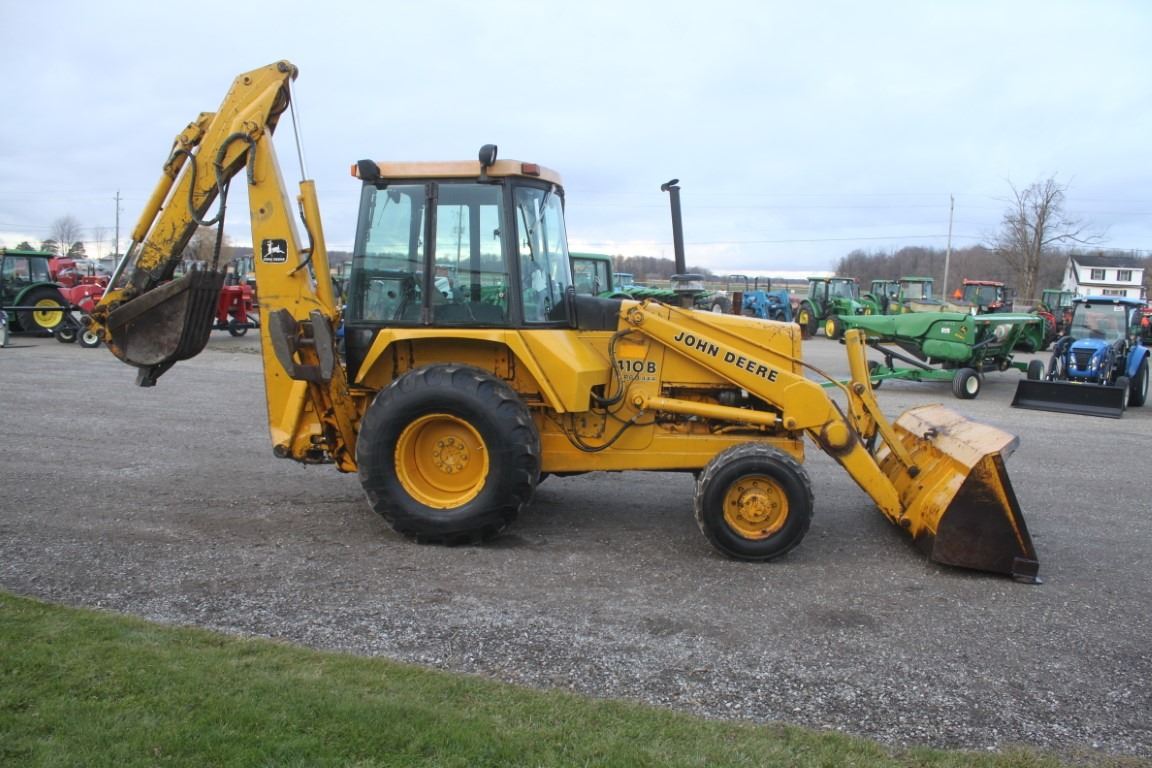 JD 410B 4wd backhoe, cab, extendahoe, 19.5x24, 5352 hours