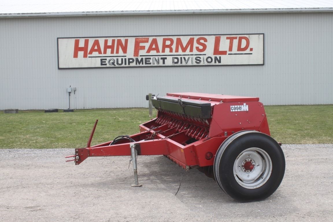 Case/Int 5100 18 run double disc, soybean special seed drill, grass ...