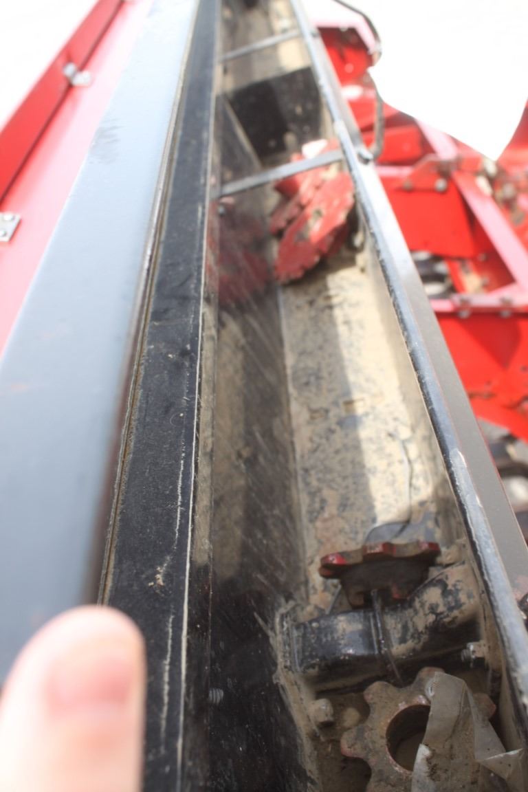 Case/Int 5100 18 run double disc, soybean special seed drill, grass ...