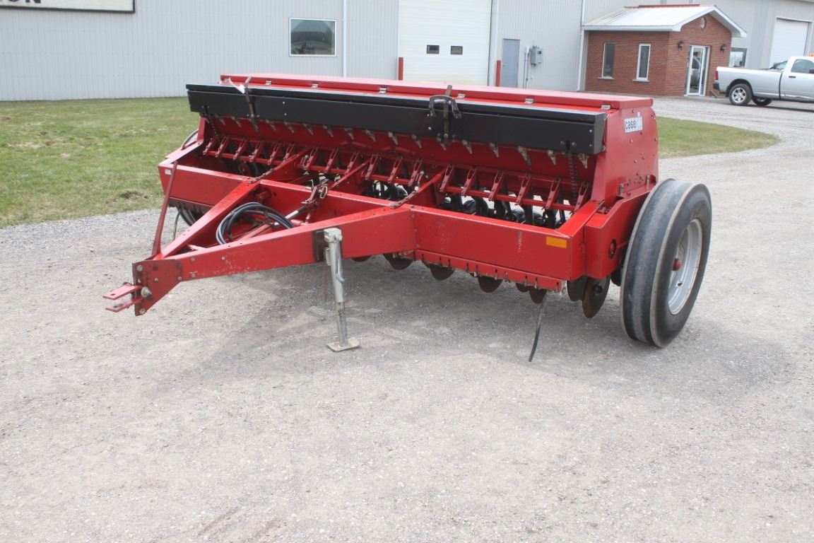 Case/Int 5100 18 run double disc, soybean special seed drill, grass ...